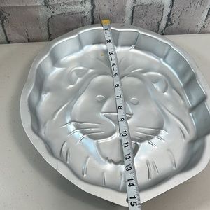 Wilton | Kitchen | Wilton Jungle Lion Cake Pan 994 Vintage | Poshmark